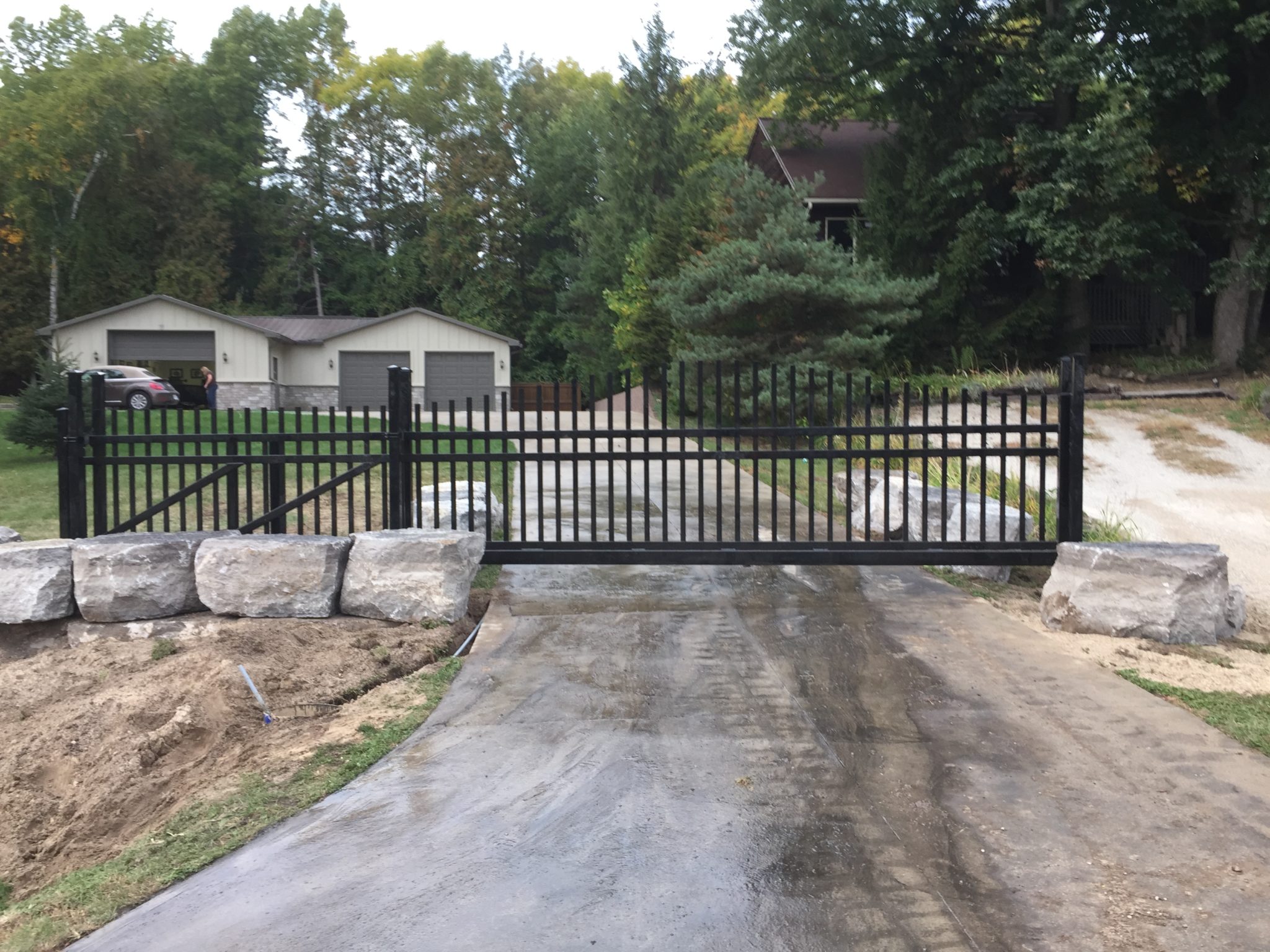 Residential and Commercial Fence Contractors | Burlington Fence Ltd.