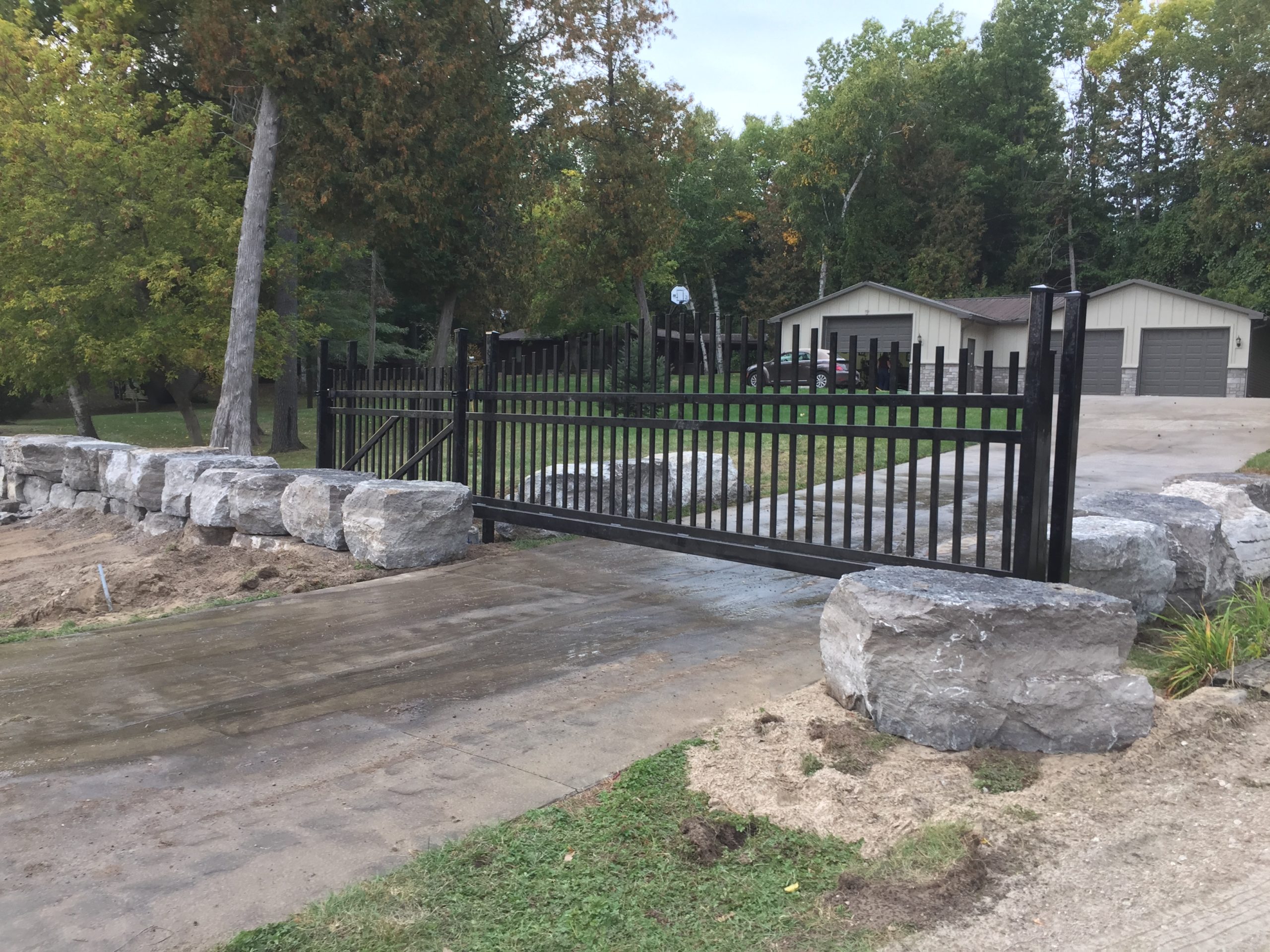 Power Operated Gates Oakville - Burlington Fence Ltd.