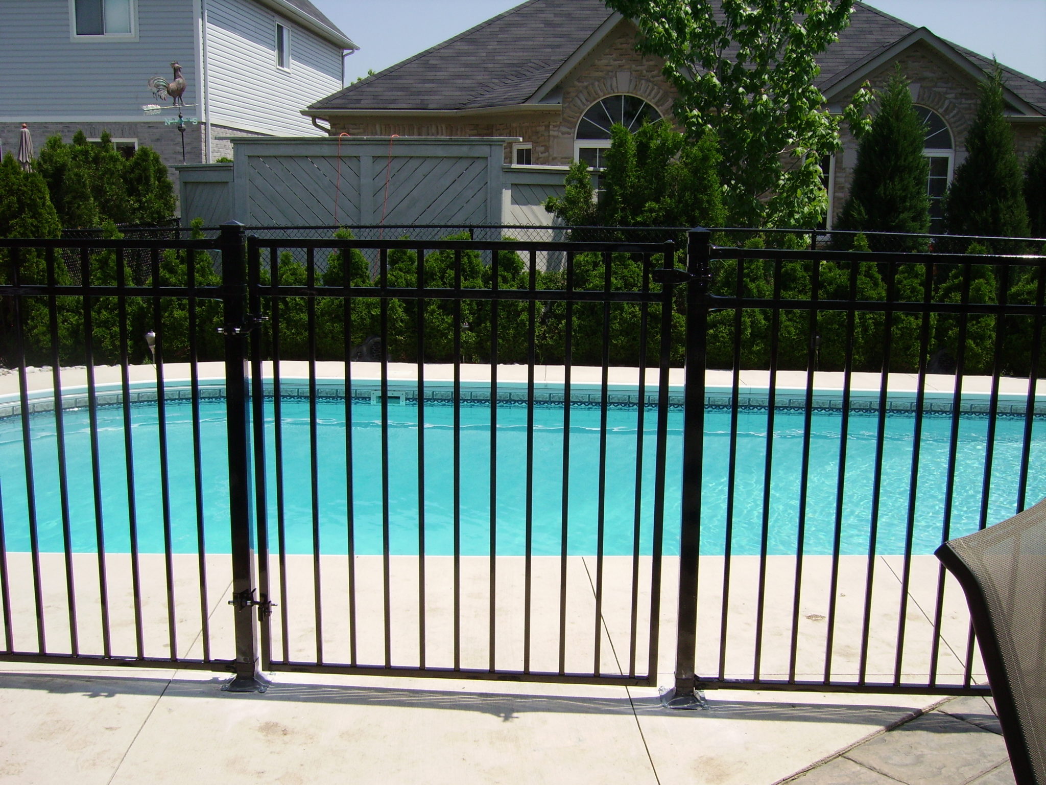 Residential and Commercial Fence Contractors | Burlington Fence Ltd.